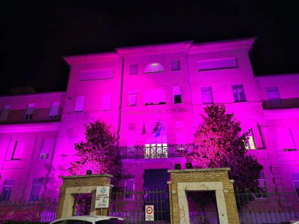 Ottobre mese della prevenzione del tumore al seno. L'ospedale Ottobre mese della prevenzione del tumore al seno. L'ospedale
